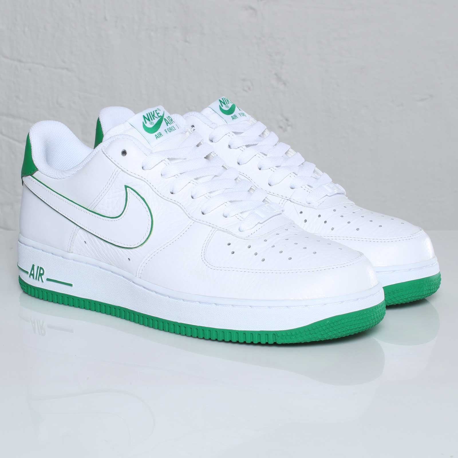 Nike Air Force 1 Low 'White/Court Green' - Available Early- SneakerFiles Nike Air Force 1 Low 'White/Court Green' - Available Early- SneakerFiles