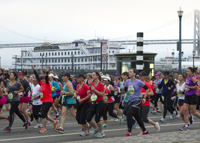 More Than 25,000 Runners Race in Ninth Annual Nike Women's Marathon ...