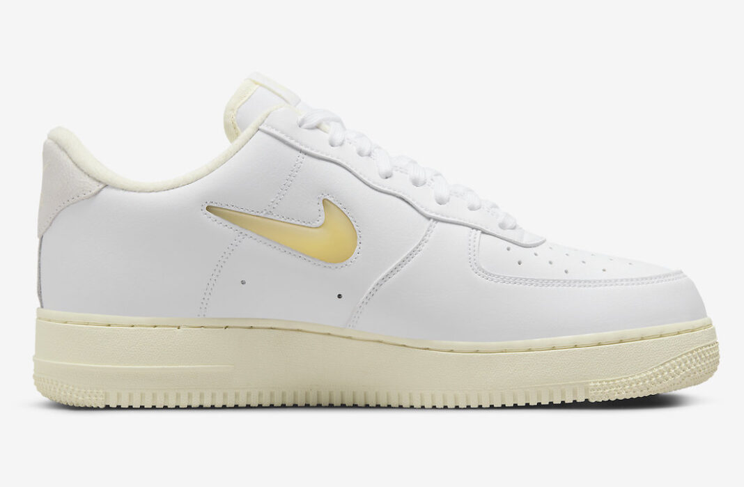 Nike Air Force 1 07 LX Pale Vanilla Coconut Milk DC8894-100 Release ...