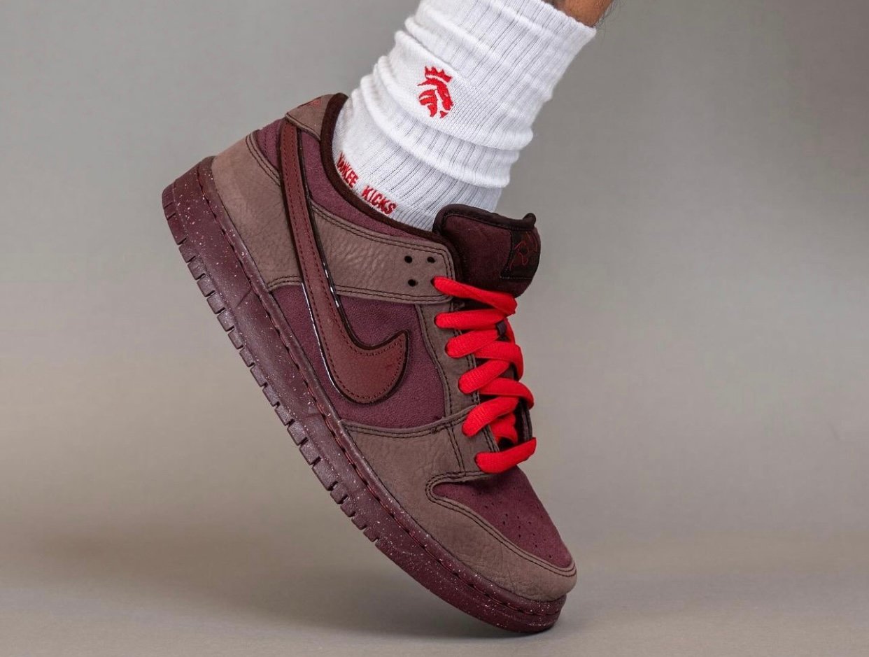 Nike SB Dunk Low Valentine's Day 2024 FN0619-600 | SneakerFiles
