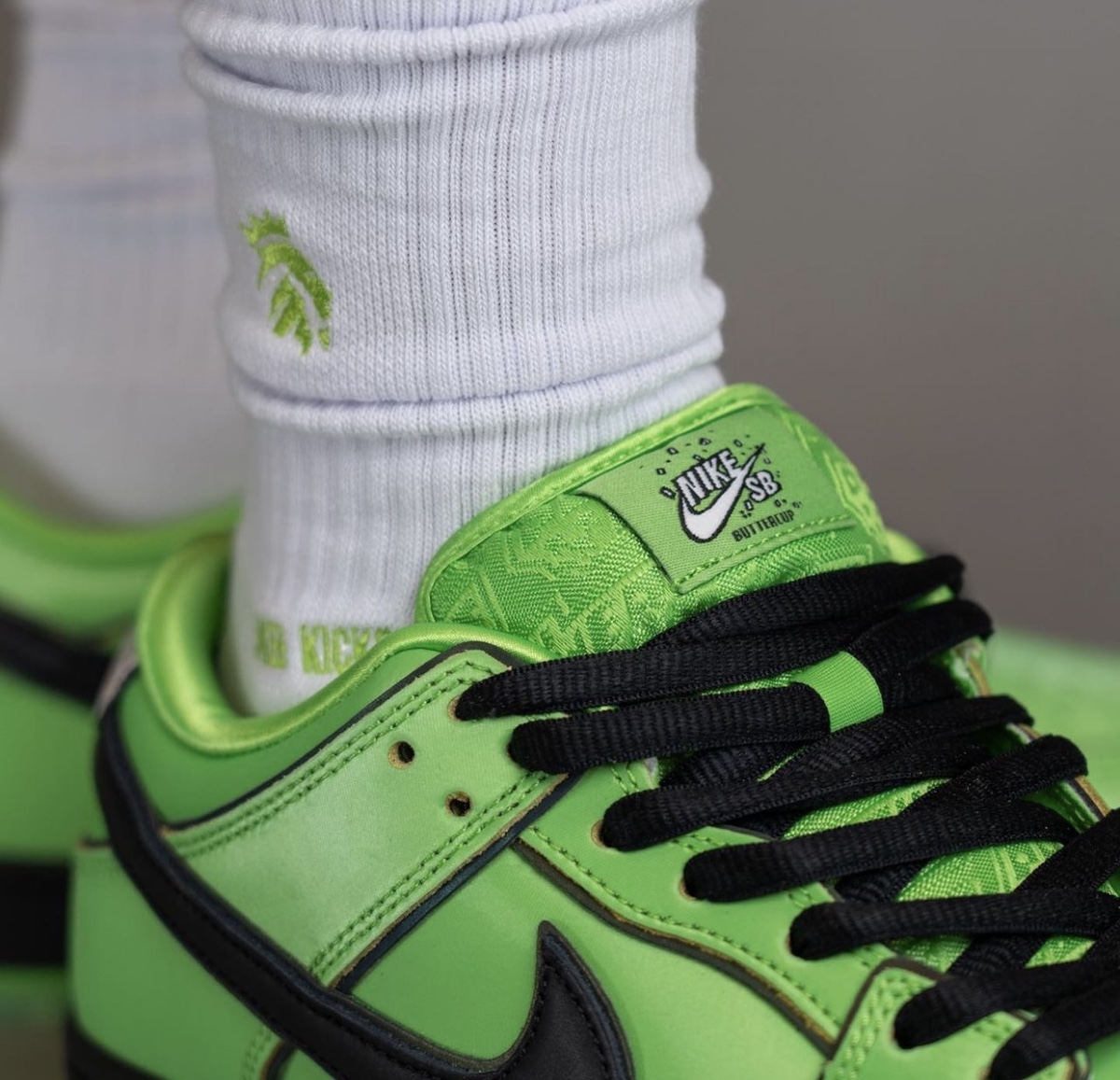 The Powerpuff Girls x Nike SB Dunk Low Buttercup FZ8319-300 | SneakerFiles