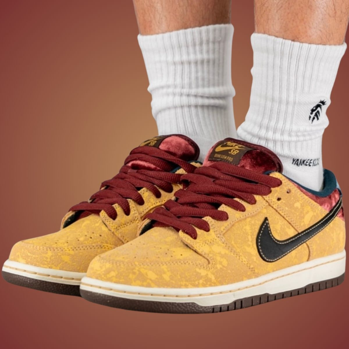 Nike SB Dunk Low City of Theatre Cinema FZ1278-200 | SneakerFiles