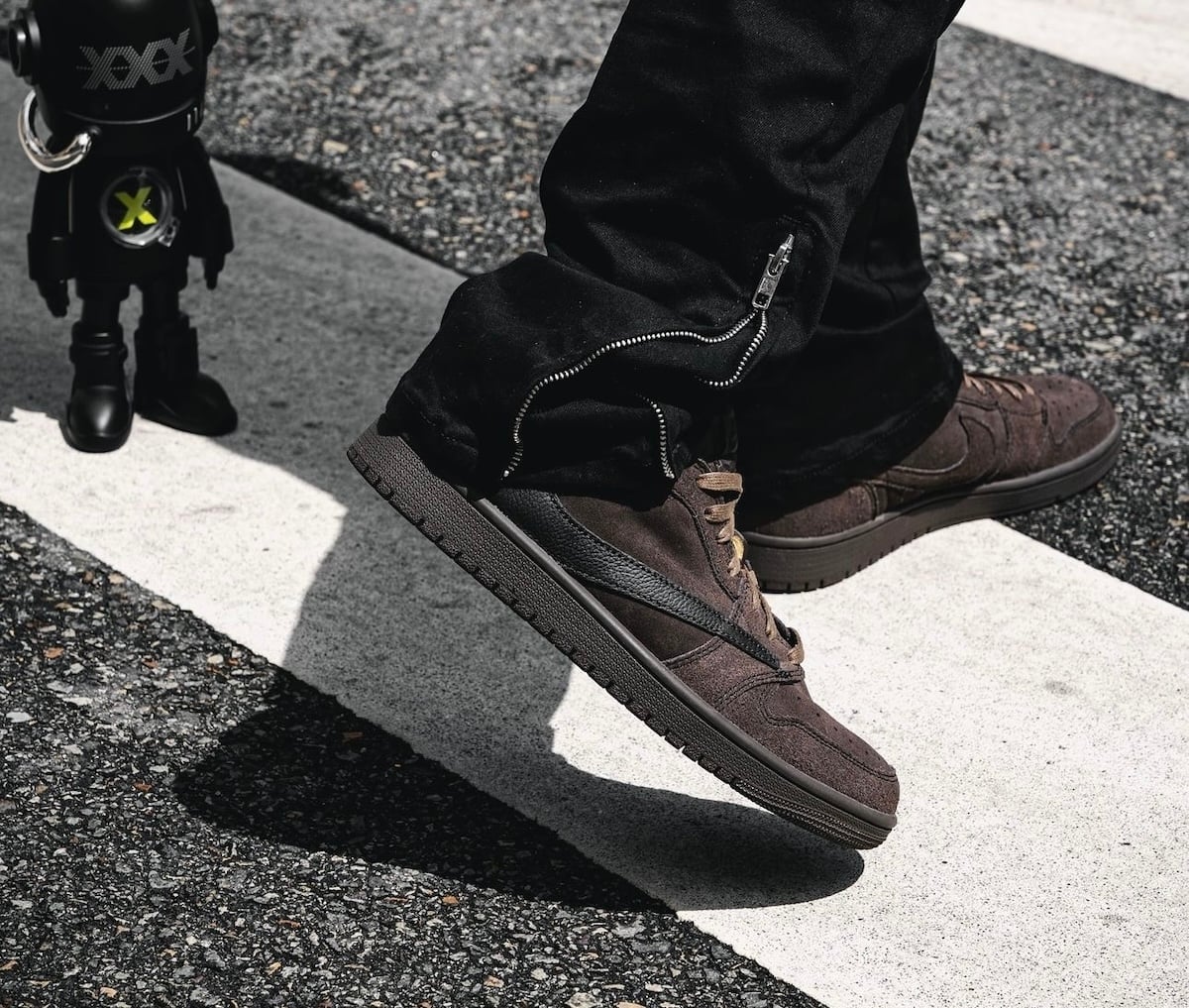 Travis Scott x Air Jordan 1 Low OG Velvet Brown DM7866-202 | SneakerFiles