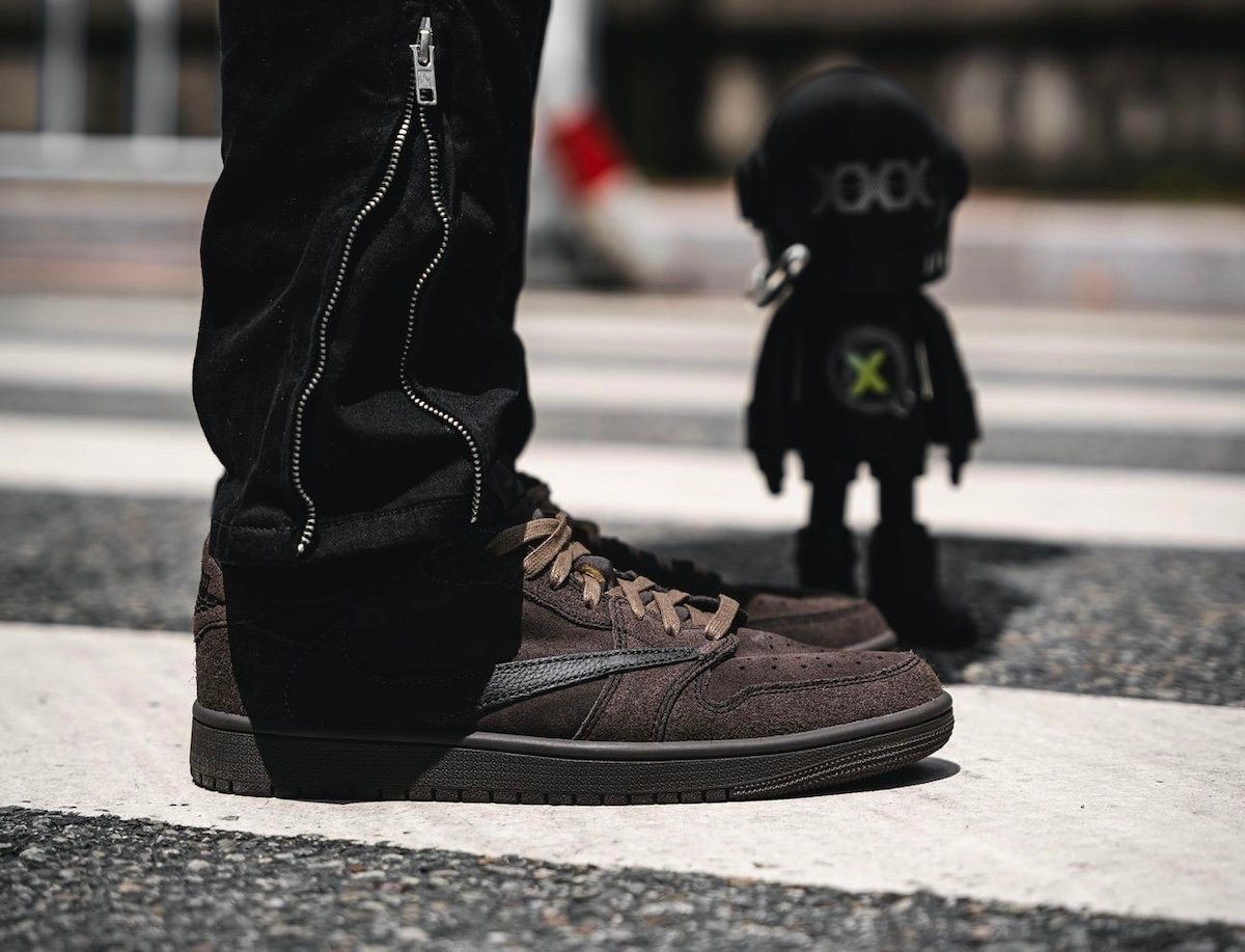 Travis Scott x Air Jordan 1 Low OG Velvet Brown DM7866-202 | SneakerFiles