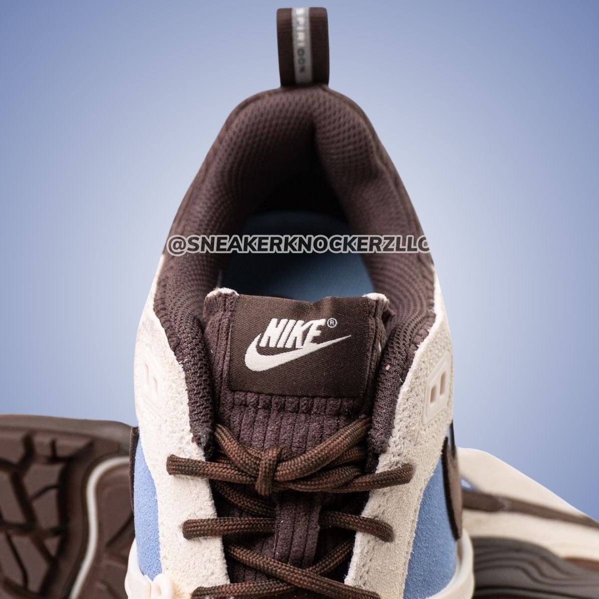 Travis Scott x Nike Zoom Field Jaxx Leche Blue HQ3072-400 | SneakerFiles