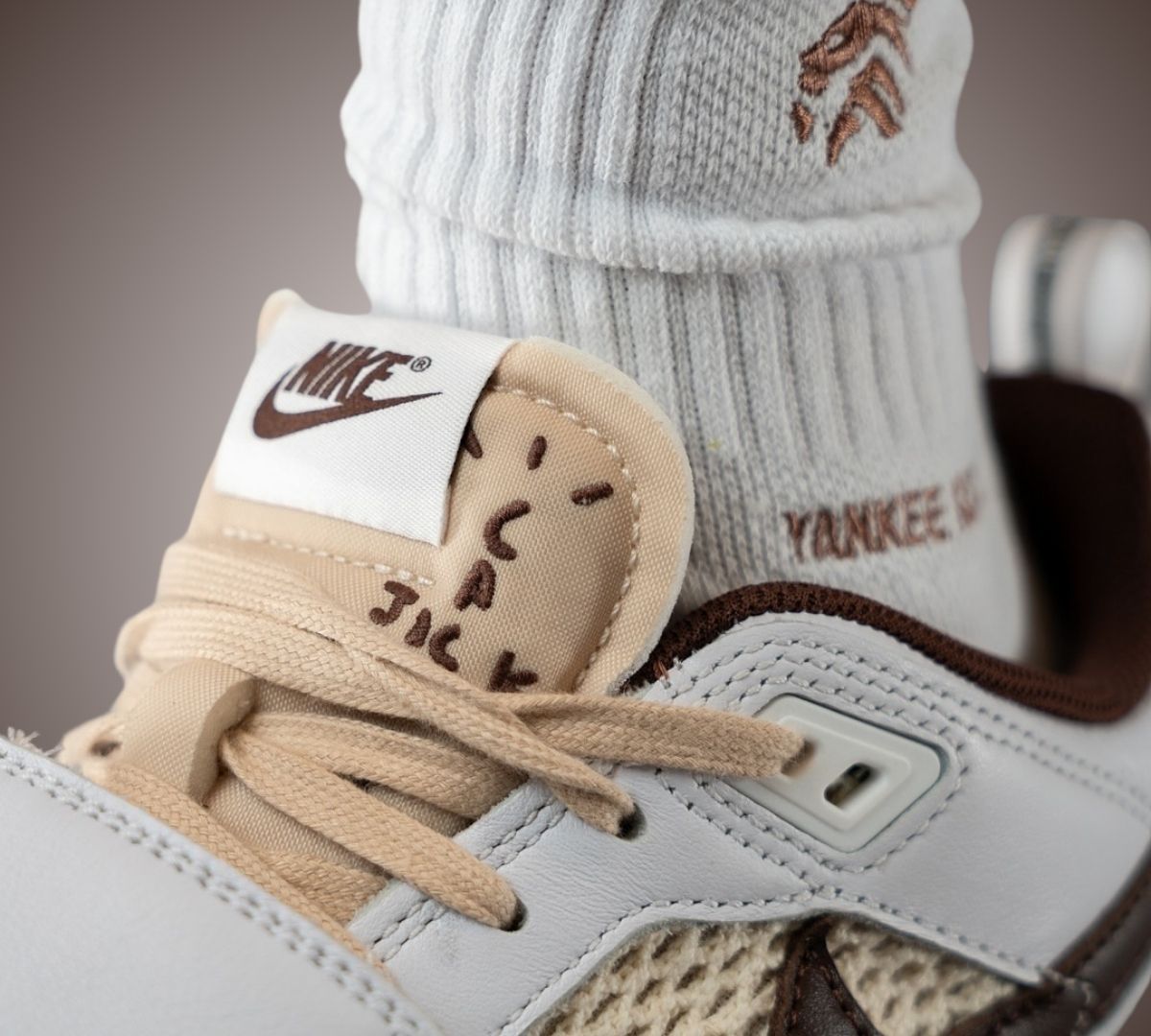 Travis Scott x Nike Zoom Field Jaxx Light Chocolate HQ3073-100 ...