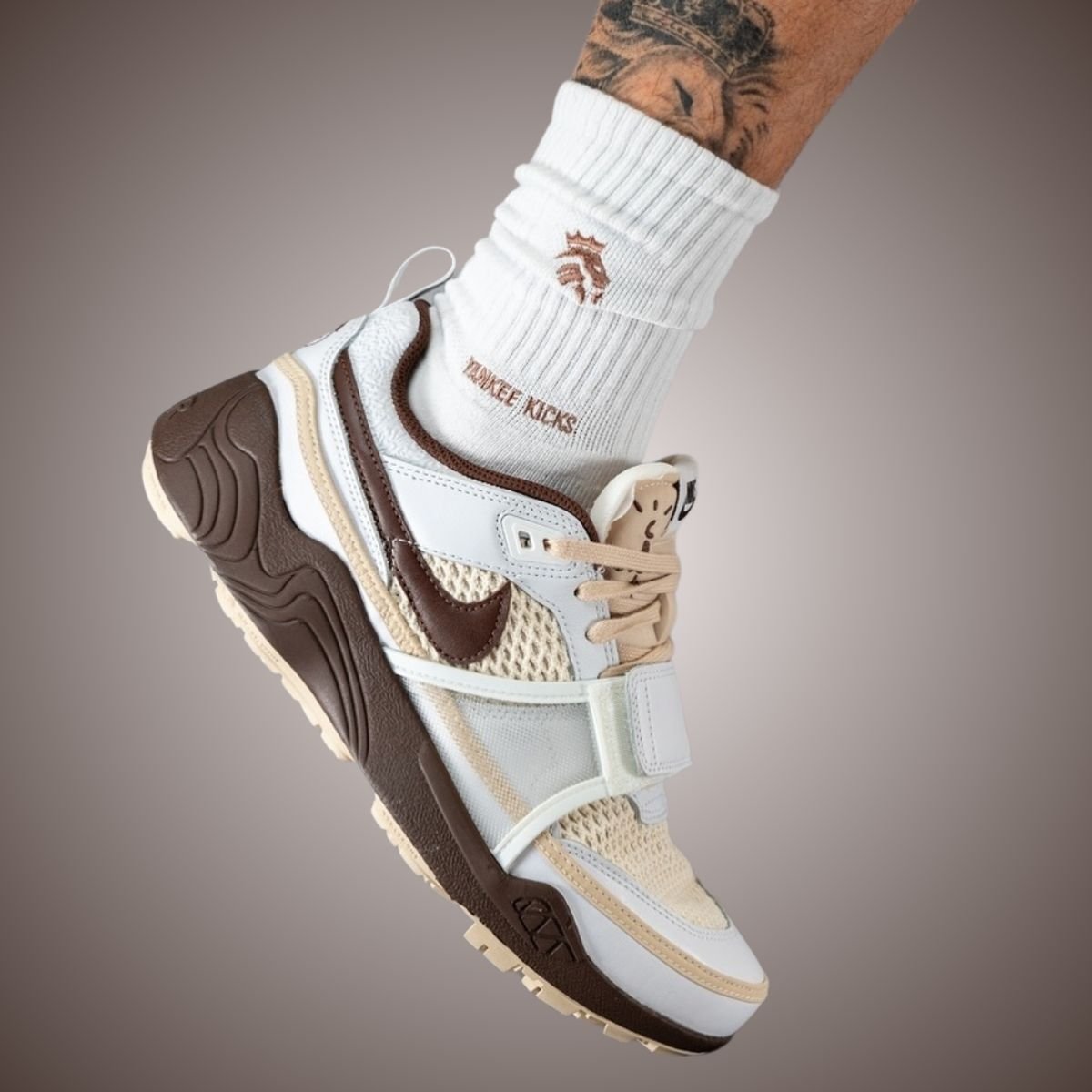 Travis Scott x Nike Zoom Field Jaxx Light Chocolate HQ3073-100 ...