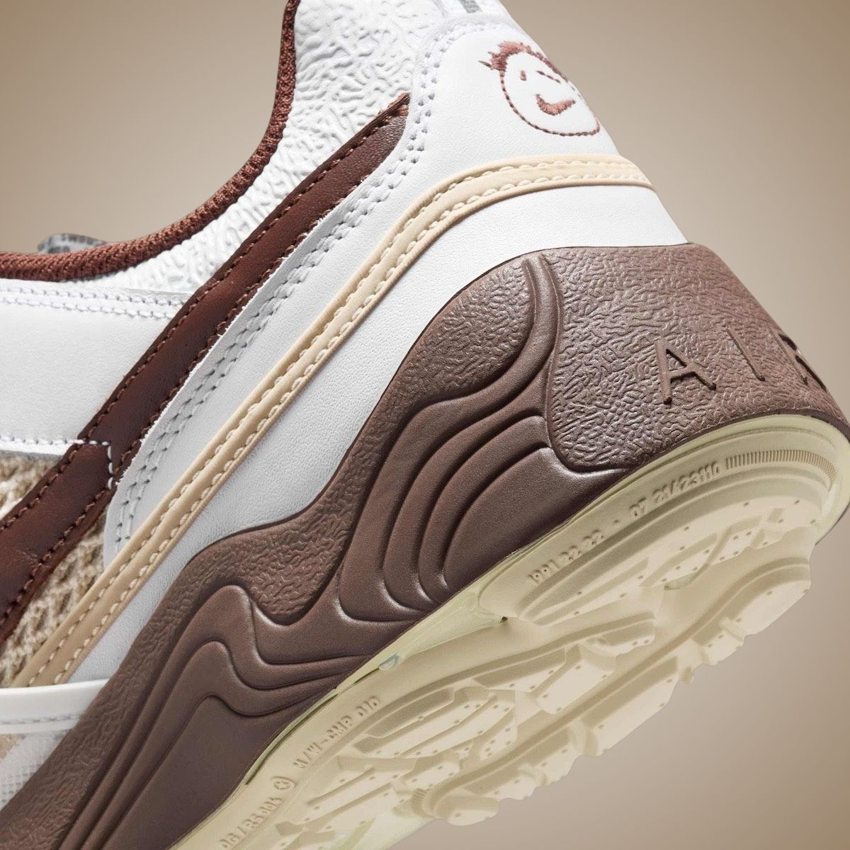 Travis Scott x Nike Zoom Field Jaxx Light Chocolate HQ3073-100 ...