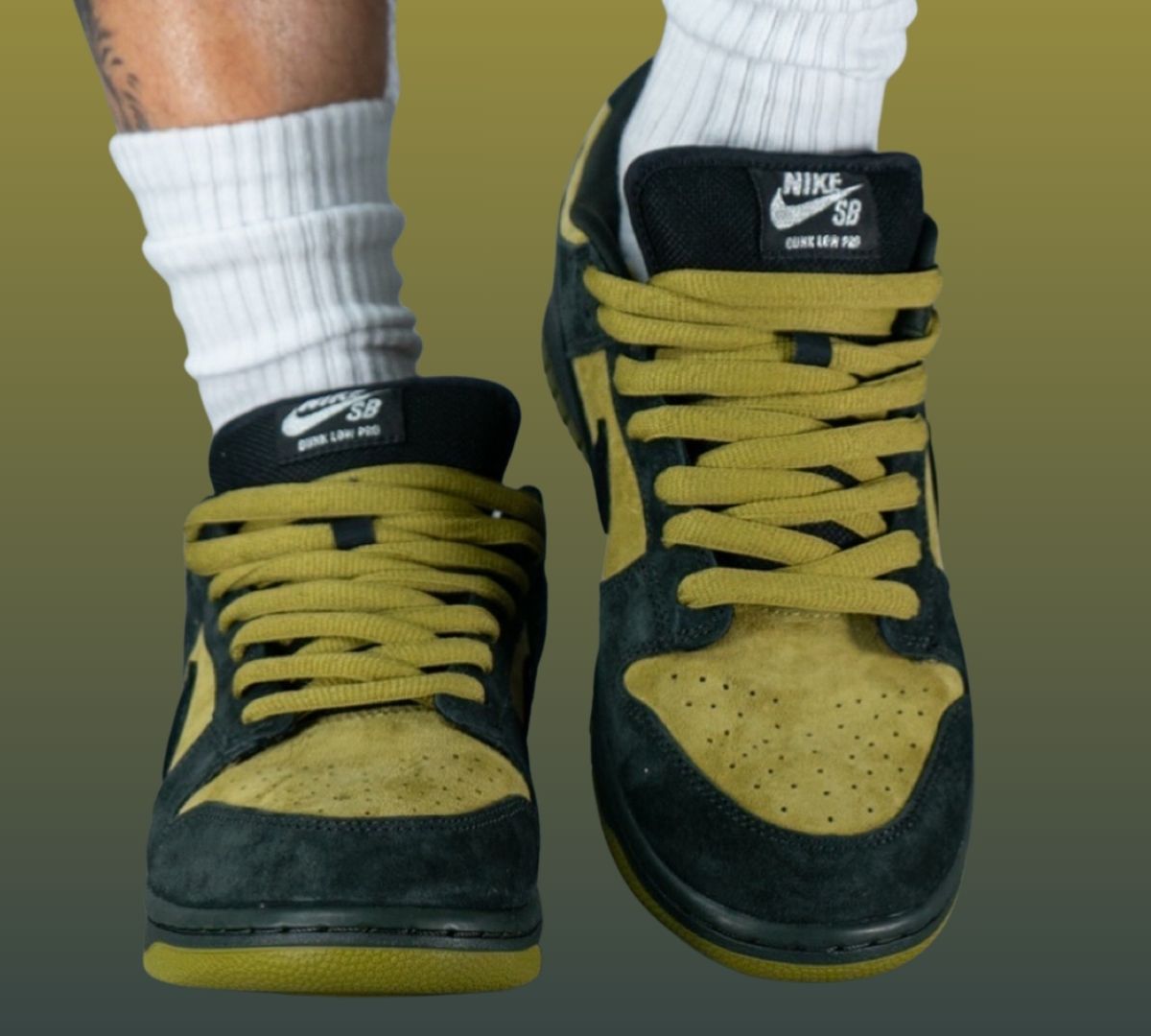 Supreme x Nike SB Dunk Low Camper Green HQ8487-300 | SneakerFiles